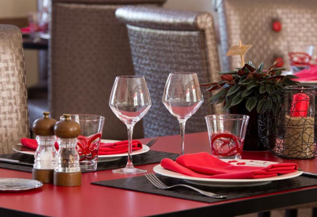 Le restaurant - Hôtel - Restaurant De Paris - restaurant JALIGNY-SUR-BESBRE